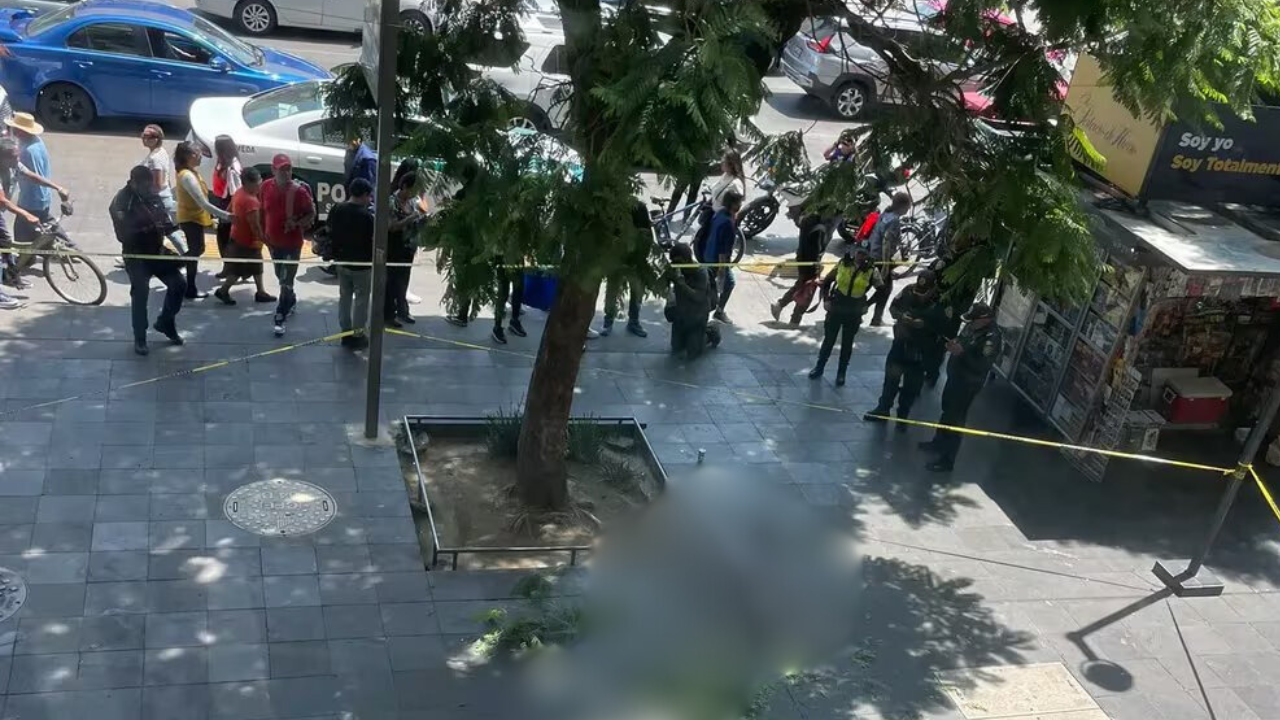 Hombre fallece tras arrojarse de un edificio cerca de Bellas Artes Hombre fallece tras arrojarse de un edificio cerca de Bellas Artes